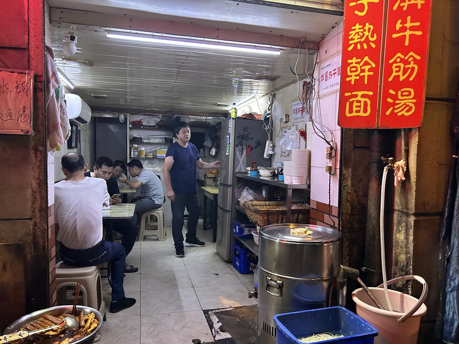 2023年夏 武漢 その1: アナウンサー高橋恵子的様子